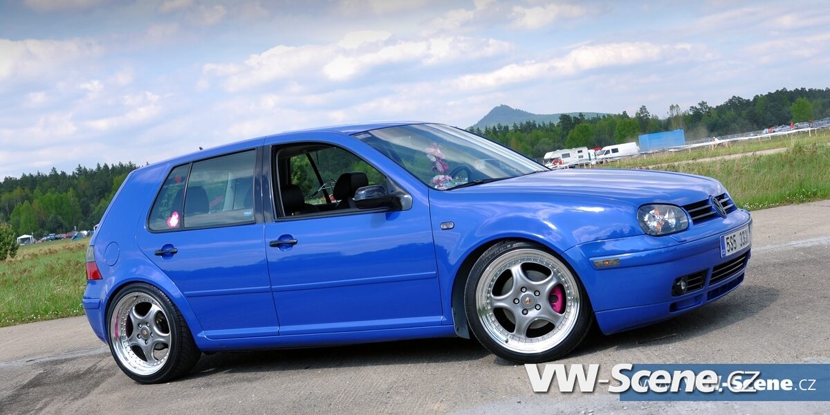 Blue VW Golf IV - VW Scene